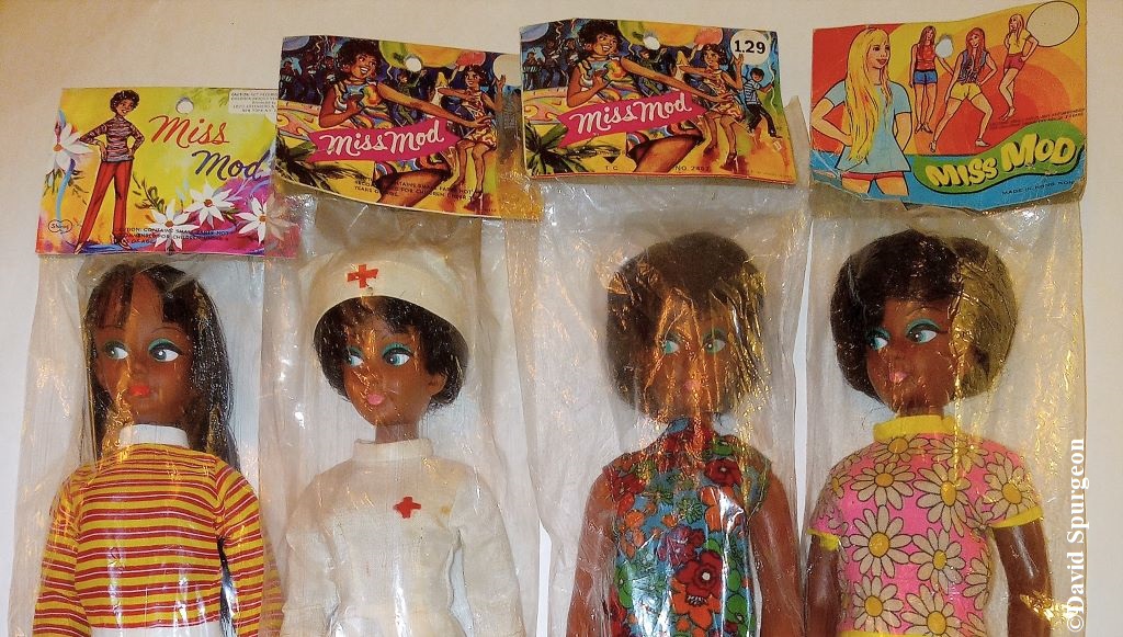 Miss Mod – DeeBeeGee's Virtual Black Doll Museum™